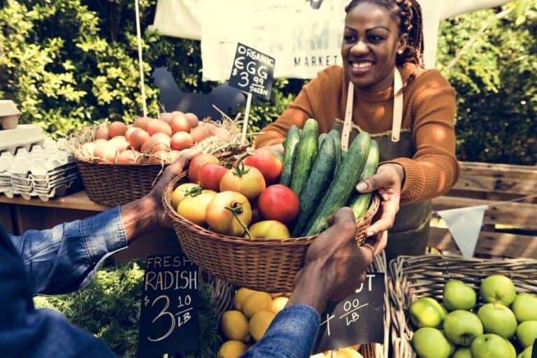 6 Farmers Market Ideas and Tips to Attract More Buyers